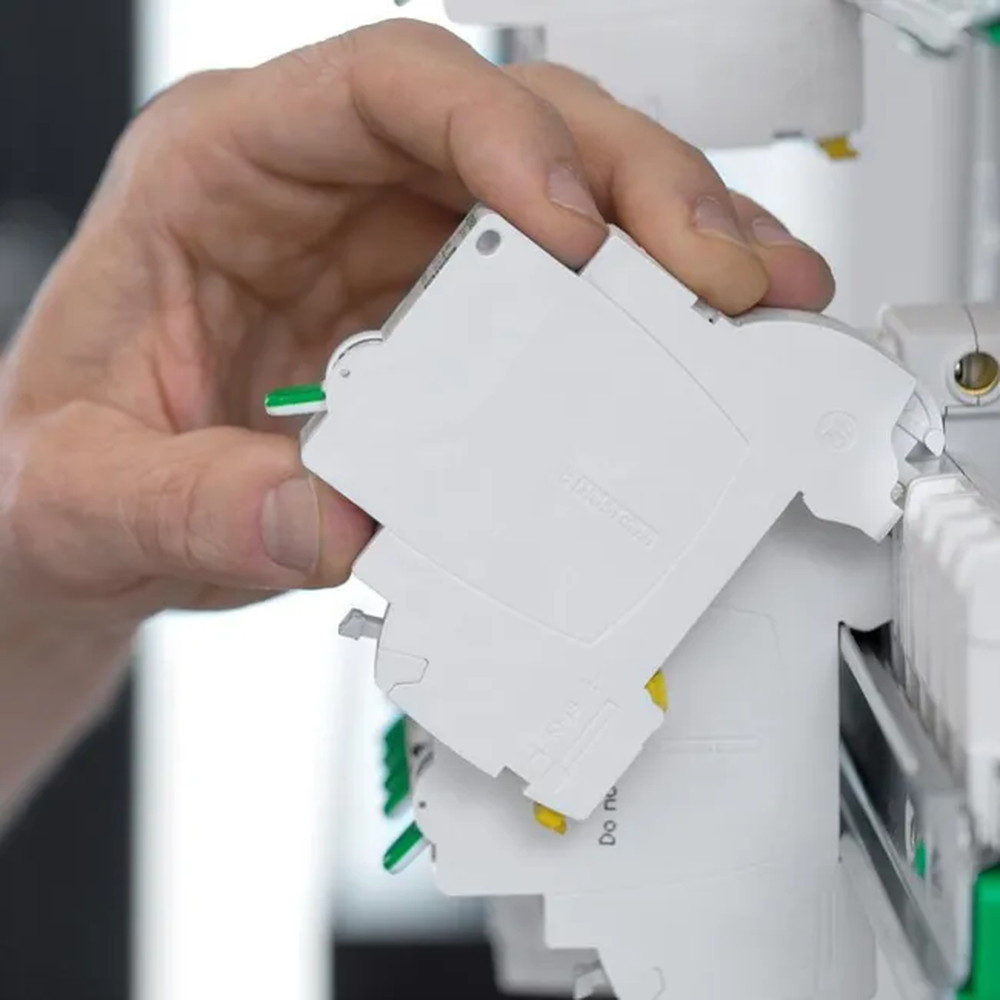 SCHNEIDER ELECTRIC Disjoncteur phase avec neutre embrochable Resi9 ...