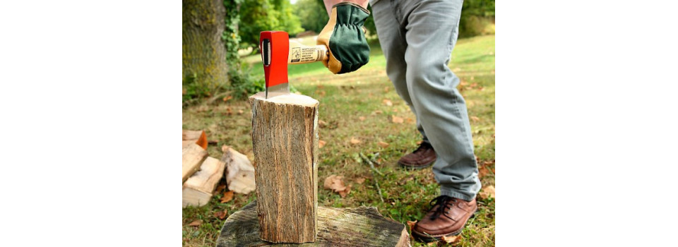 Outils à main pour couper et stocker le bois - Centrale Brico
